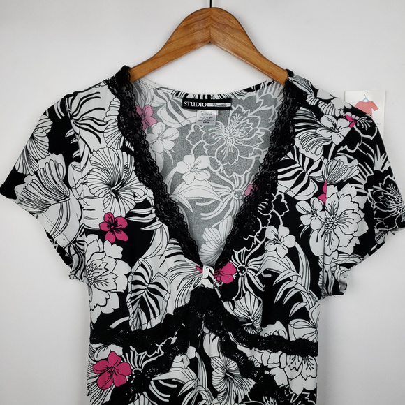 Studio Donatella | Tops | Studio Donatella Womens Blouse Vneck Floral ...